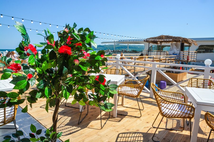 Beach Bar Seacrets - Варна | Опознай.bg